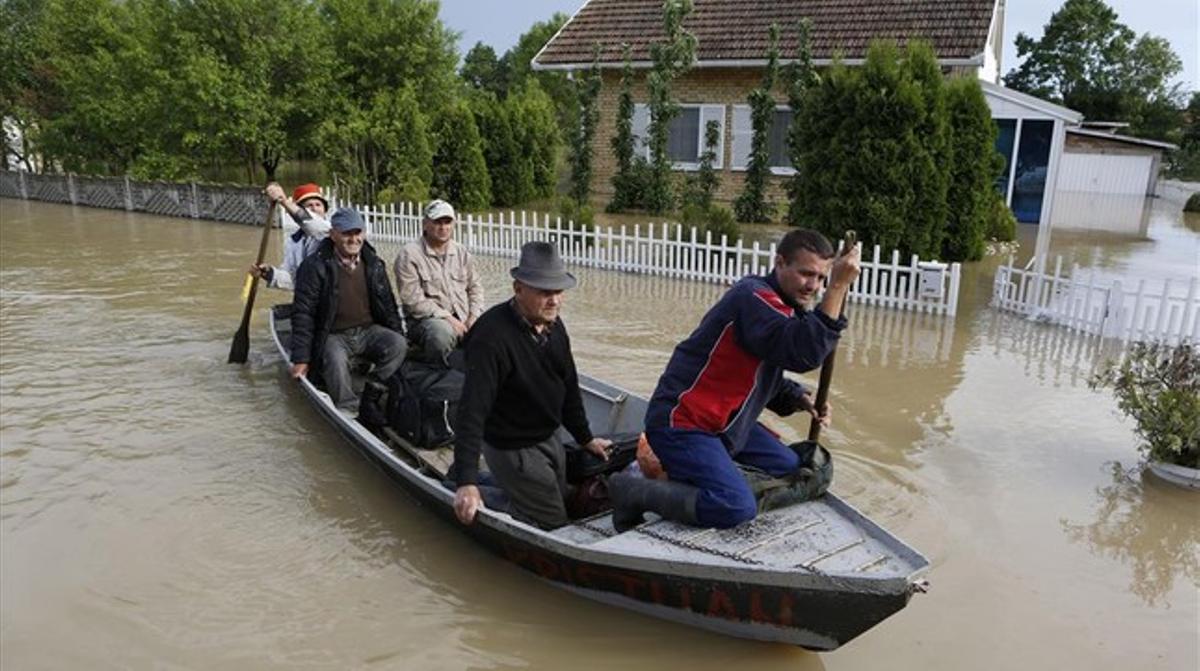 Las Inundaciones En Los Balcanes Causan Decenas De Muertos