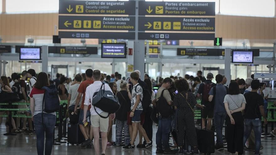 Viajar | Cómo saltarte más rápido las colas para embarcar en el avión ...