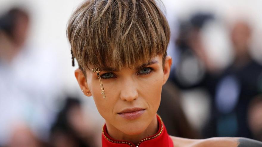 Ruby Rose (Batwoman) comparte el vídeo de su operación de columna