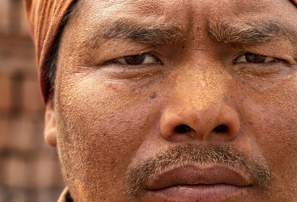 Un día en una fábrica de ladrillos en Nepal | FOTOS