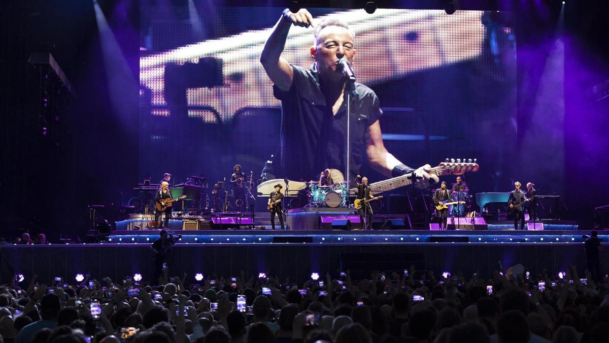 Bruce Springsteen en concierto en el Estadi Olimpic de Barcelona/FOTOS
