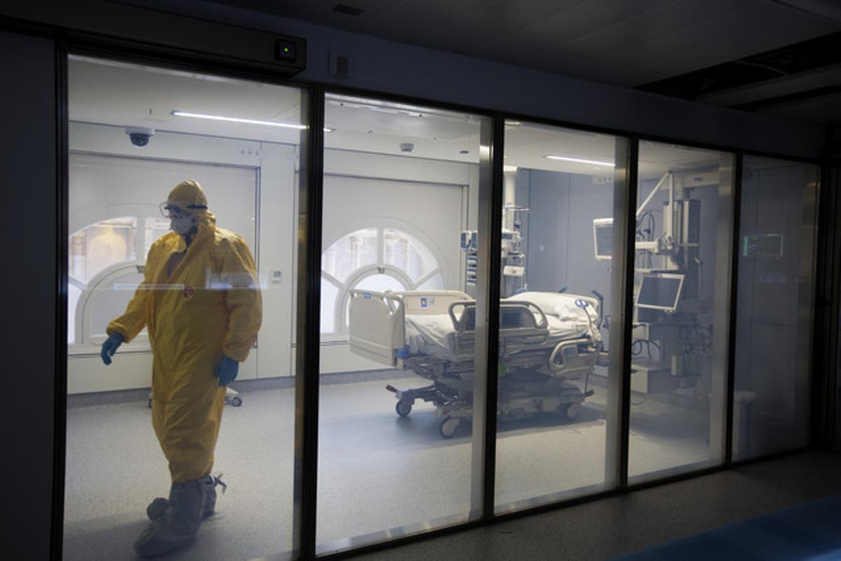 El paciente aislado en Barcelona no tiene ébola