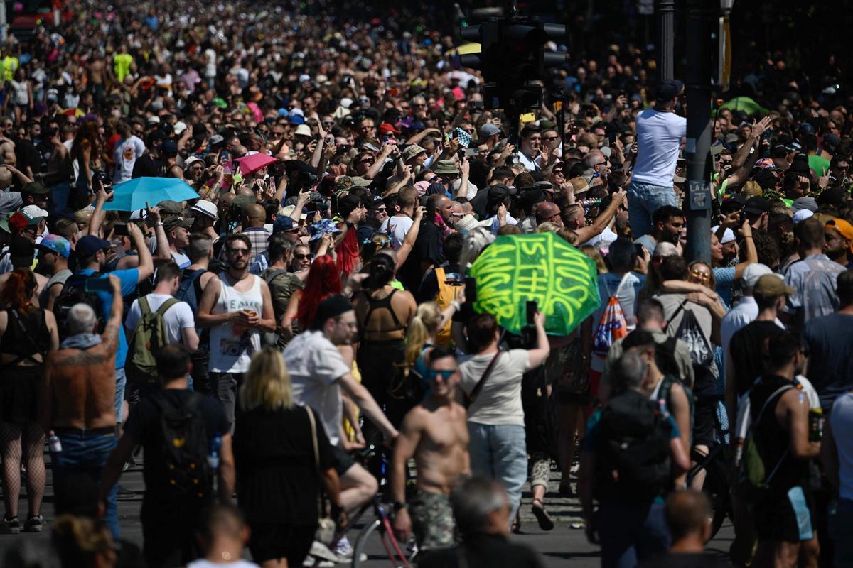 Fiesta techno 'Rave the planet' en Berlín | FOTOS
