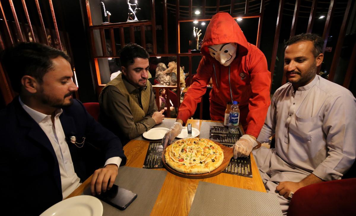 El Bella Ciao Café inspirado en La Casa de Papel, en la ciudad de ...