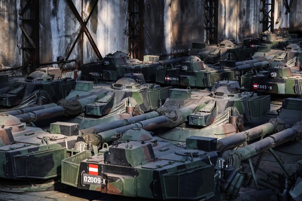 Tanques Leopard 1 en un hangar en Bélgica | FOTOS