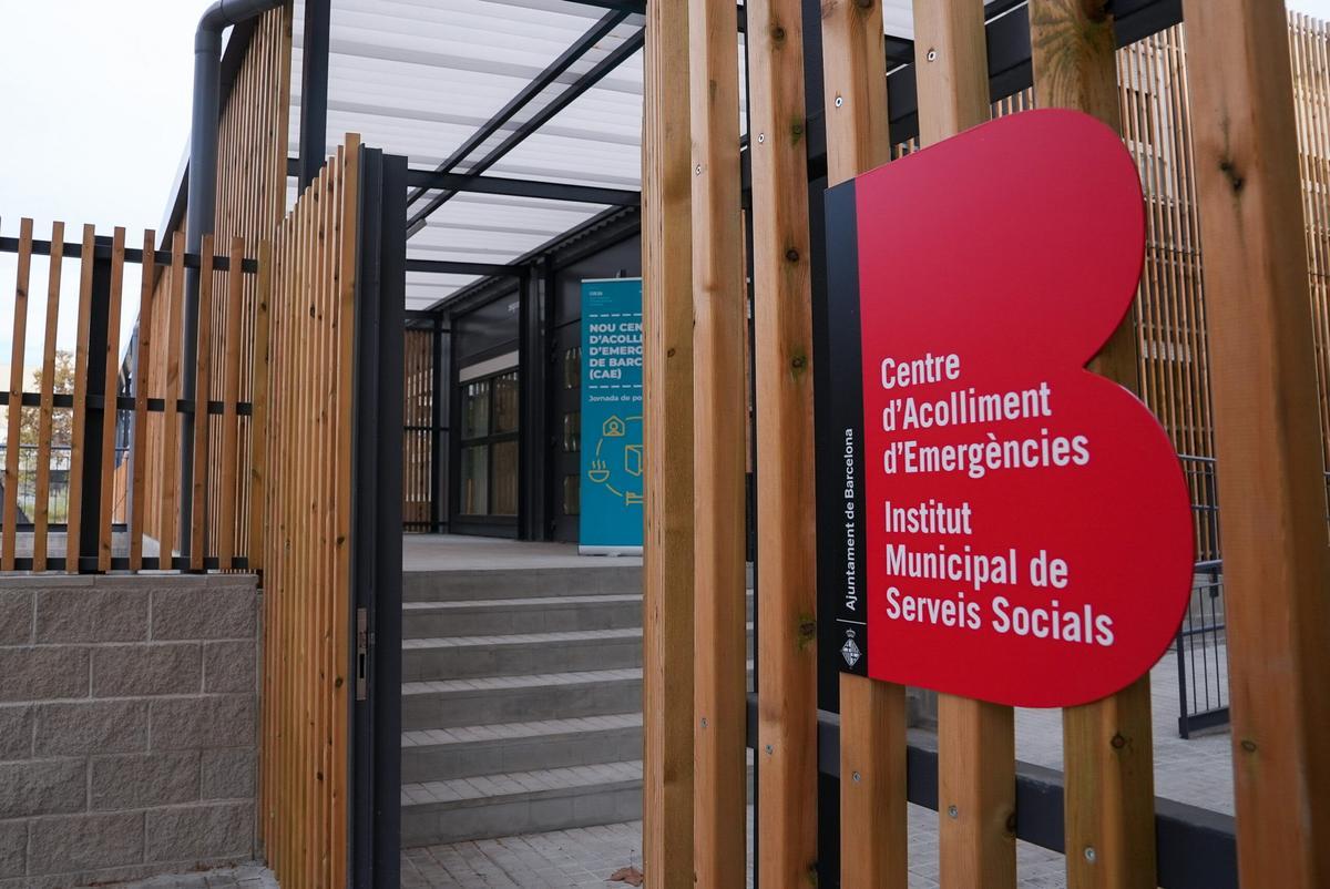 Los 'bomberos sociales' de Barcelona doblan capacidad con un nuevo ...