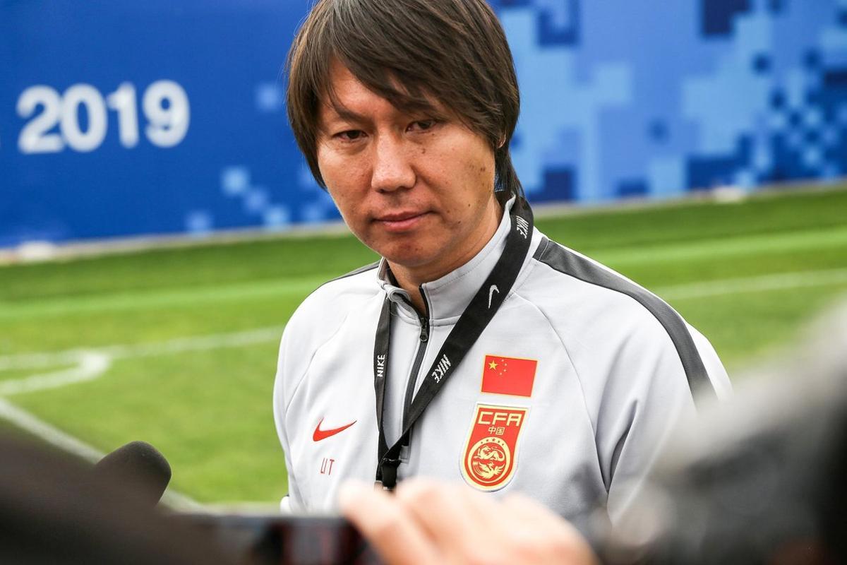 El legendario Li Tie, seleccionador de China