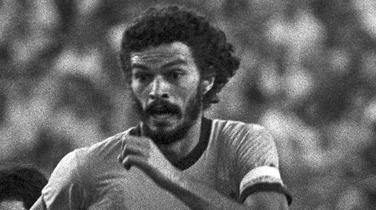 Sócrates, un doctor del fútbol que perdió ante el alcohol