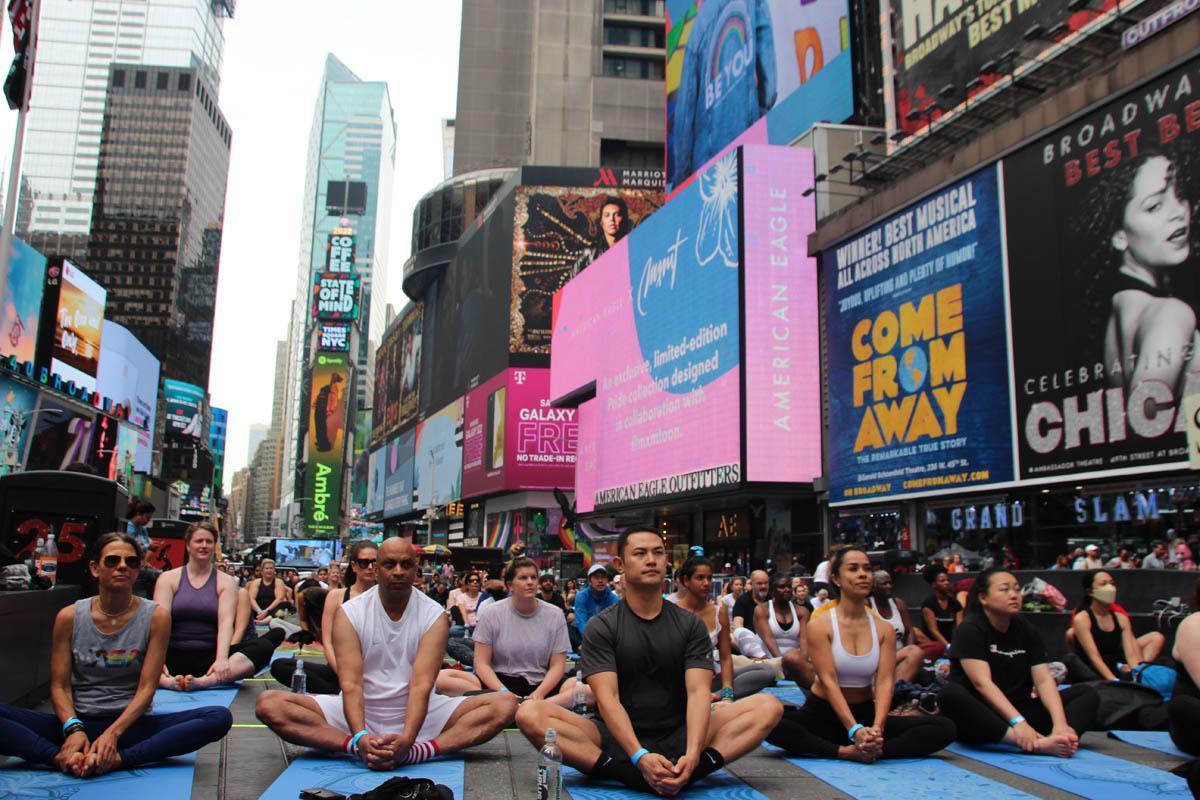 Yoga en Times Square, Nueva York