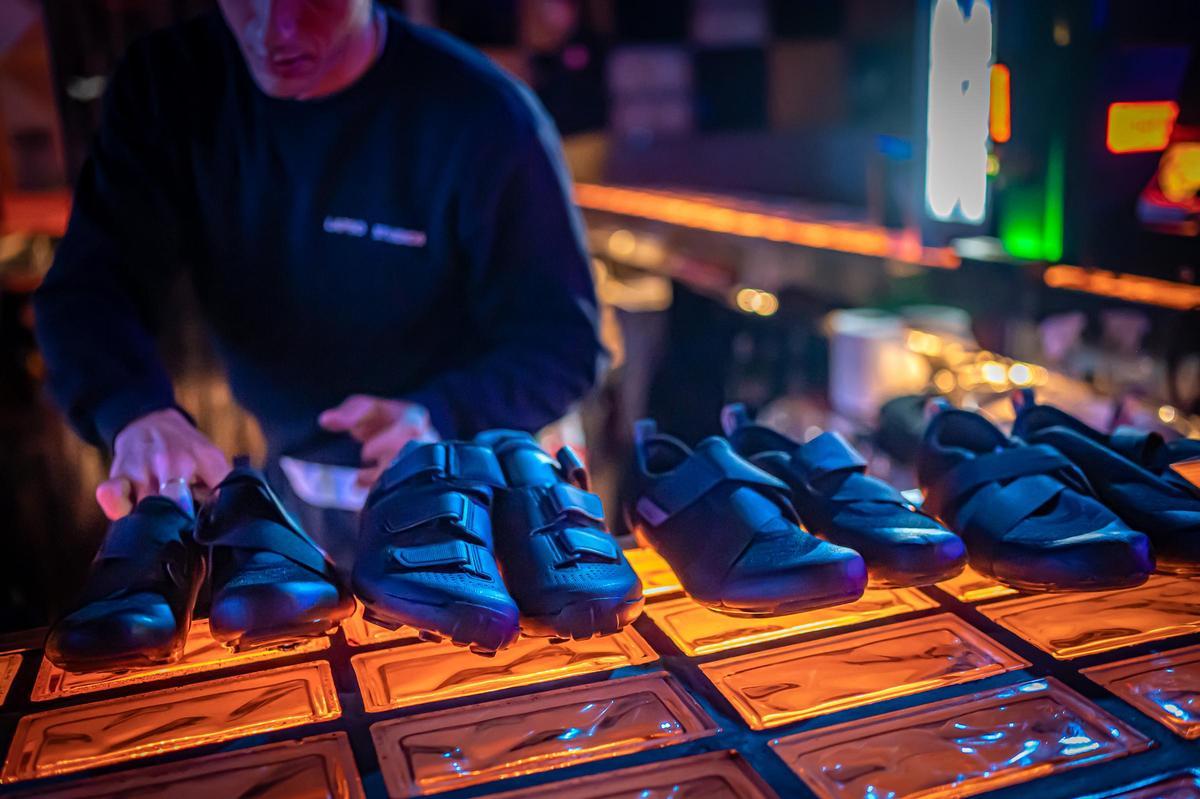 Sesión de ciclismo 'indoor' de Lapso Studios en la discoteca Bling ...