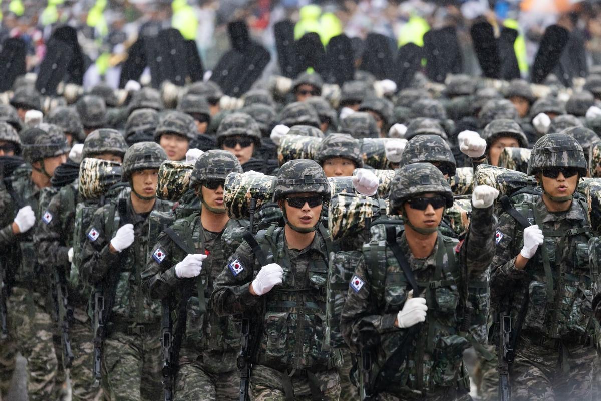 Corea del Sur exhibe su poder militar con un gran desfile en Seúl | FOTOS