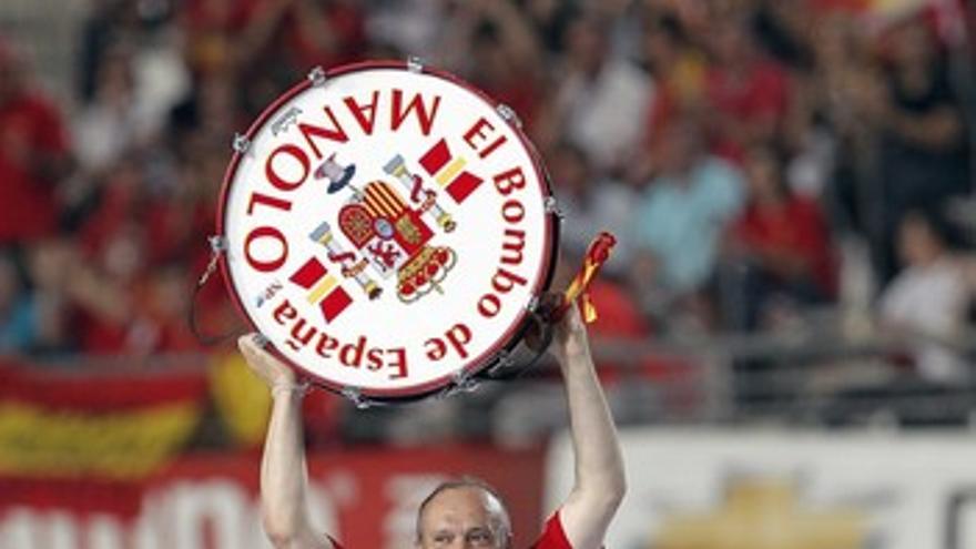 'Manolo el del Bombo' regresa a España por enfermedad