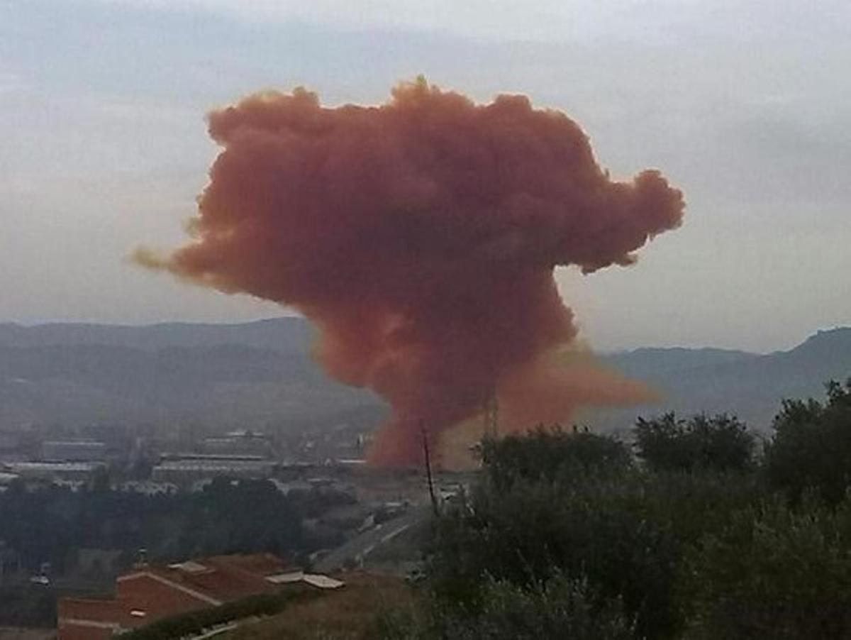 Fotogalería de la explosión química en Igualada