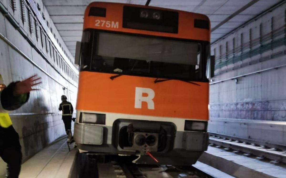 Restablecido el servicio de la R1 de Rodalies tras descarrilar un tren ...