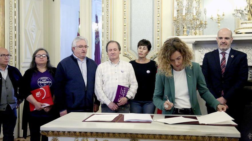 El Govern apuja el 5,5% el sou al personal laboral