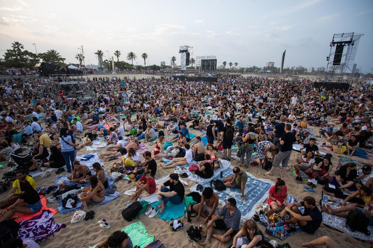 Concierto de la OBC en la playa de Bogatell | FOTOS