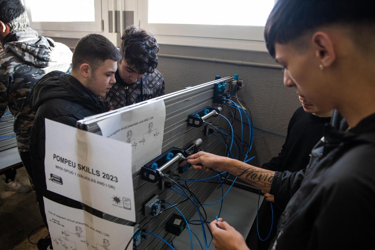 La fiesta grande de la FP en el instituto Pompeu Fabra de Badalona. | FOTOS