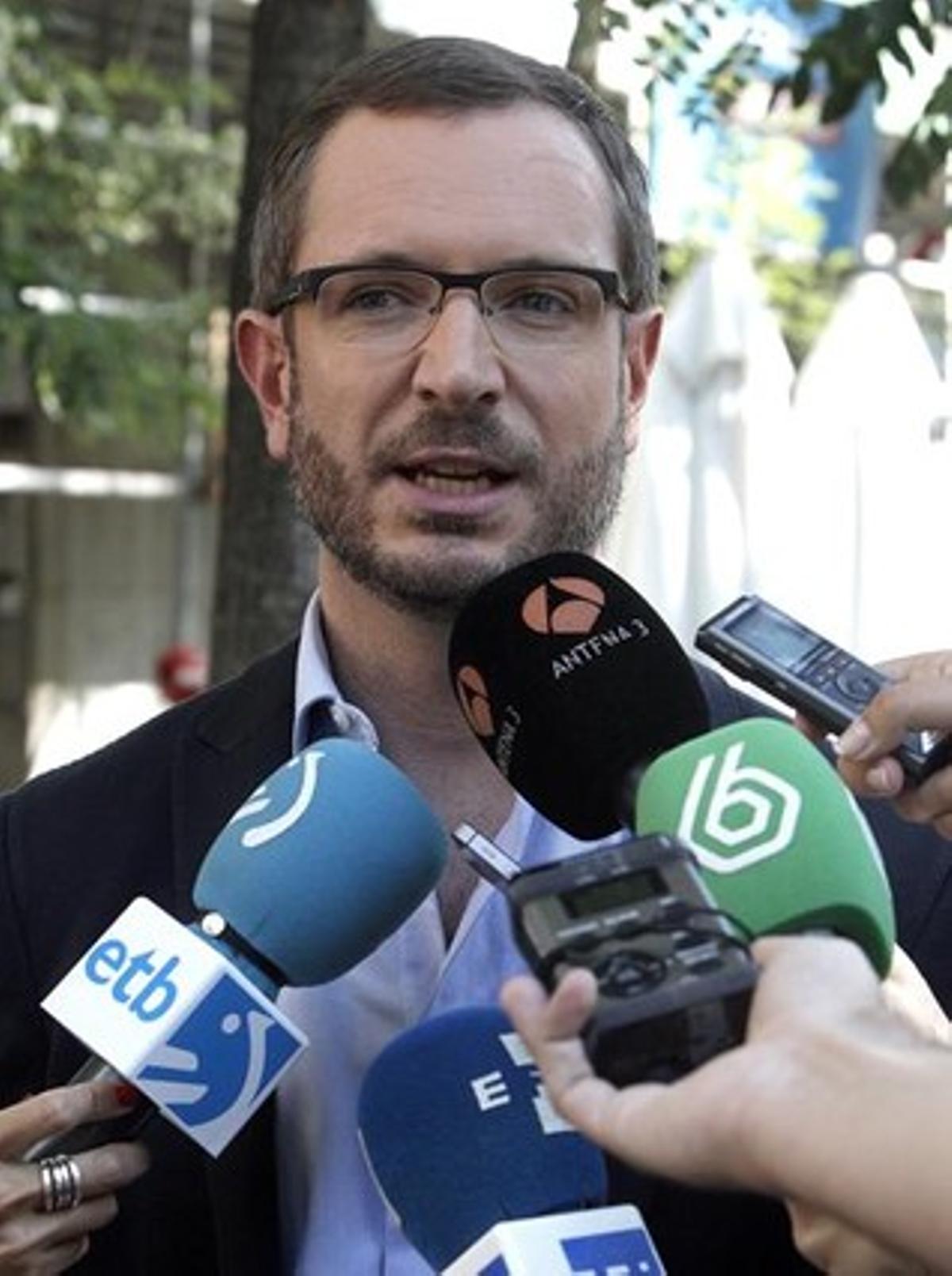 El PSOE felicita a Maroto por su boda, "orgulloso" de sus leyes