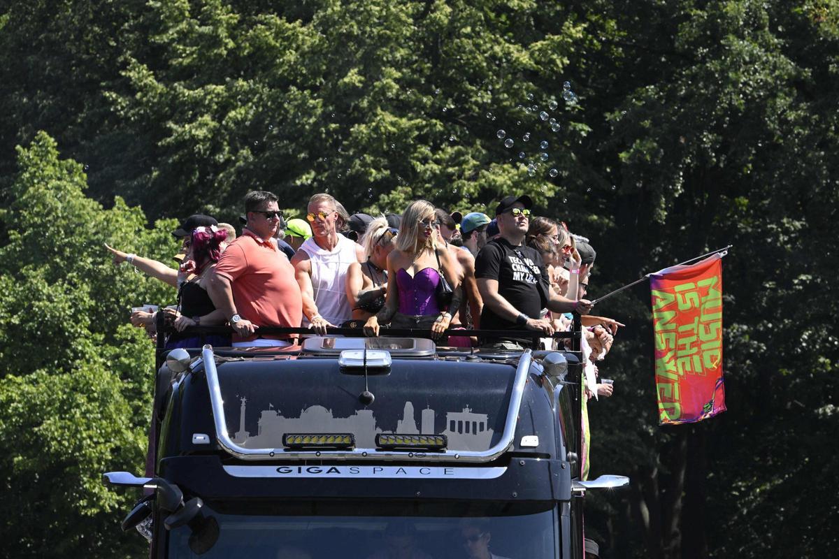 Fiesta techno 'Rave the planet' en Berlín | FOTOS