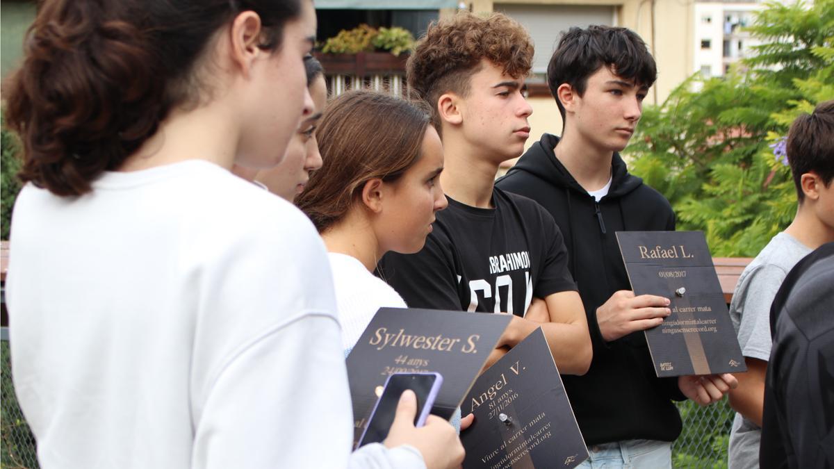 300 escolares colocan placas para recordar a las 400 personas sin hogar ...