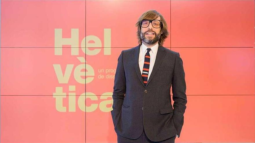 Òscar Dalmau i Flora Saura exploren el disseny català, a ‘Helvètica’