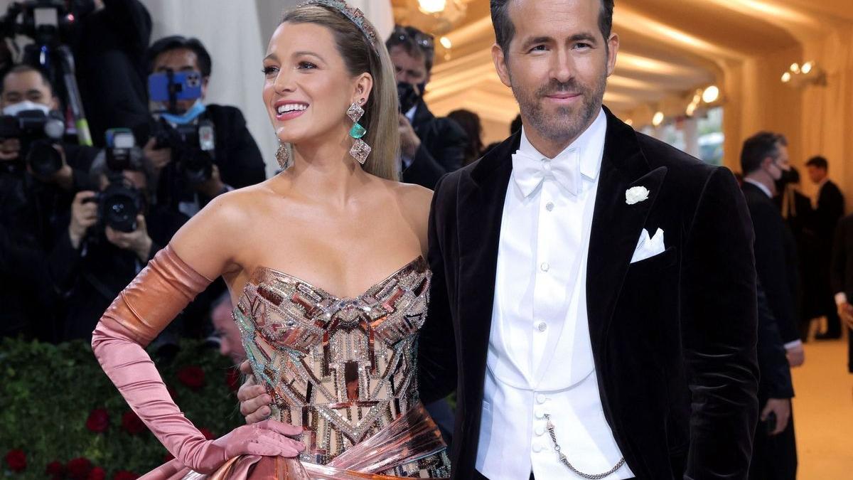 Blake Lively revienta el negocio de los 'paparazzi' y enseña fotos de ...