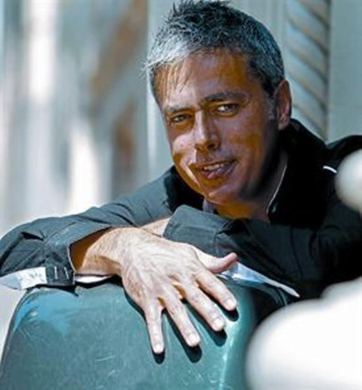 Albert Om pasa el fin de semana con 13 famosos en 'El convidat'