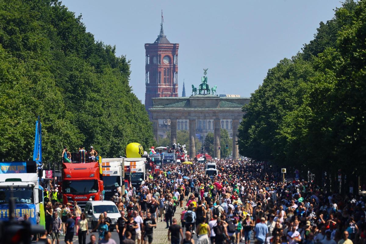 Fiesta techno 'Rave the planet' en Berlín | FOTOS