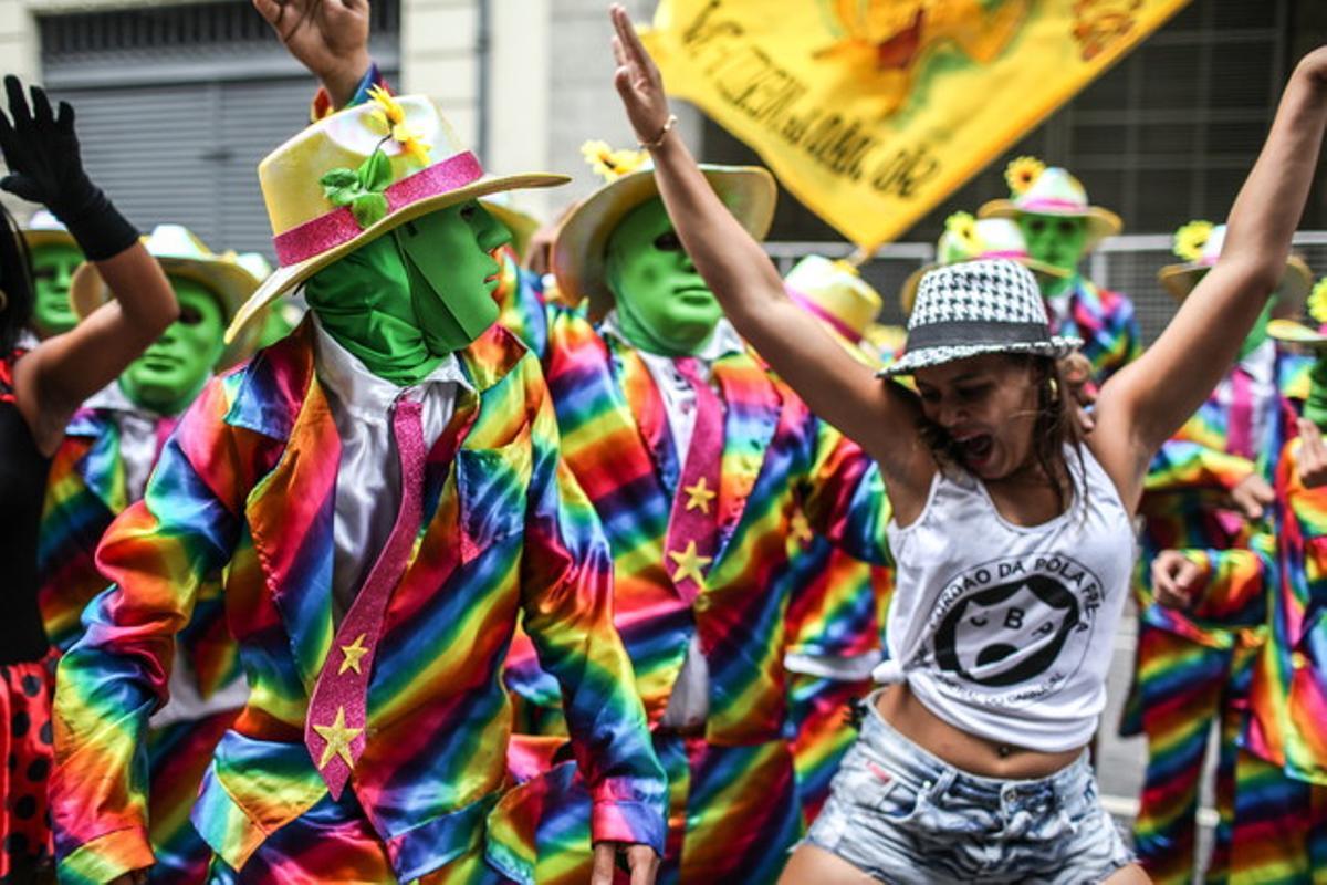 Los 'blocos' y tríos eléctricos arrasan en el carnaval de Brasil