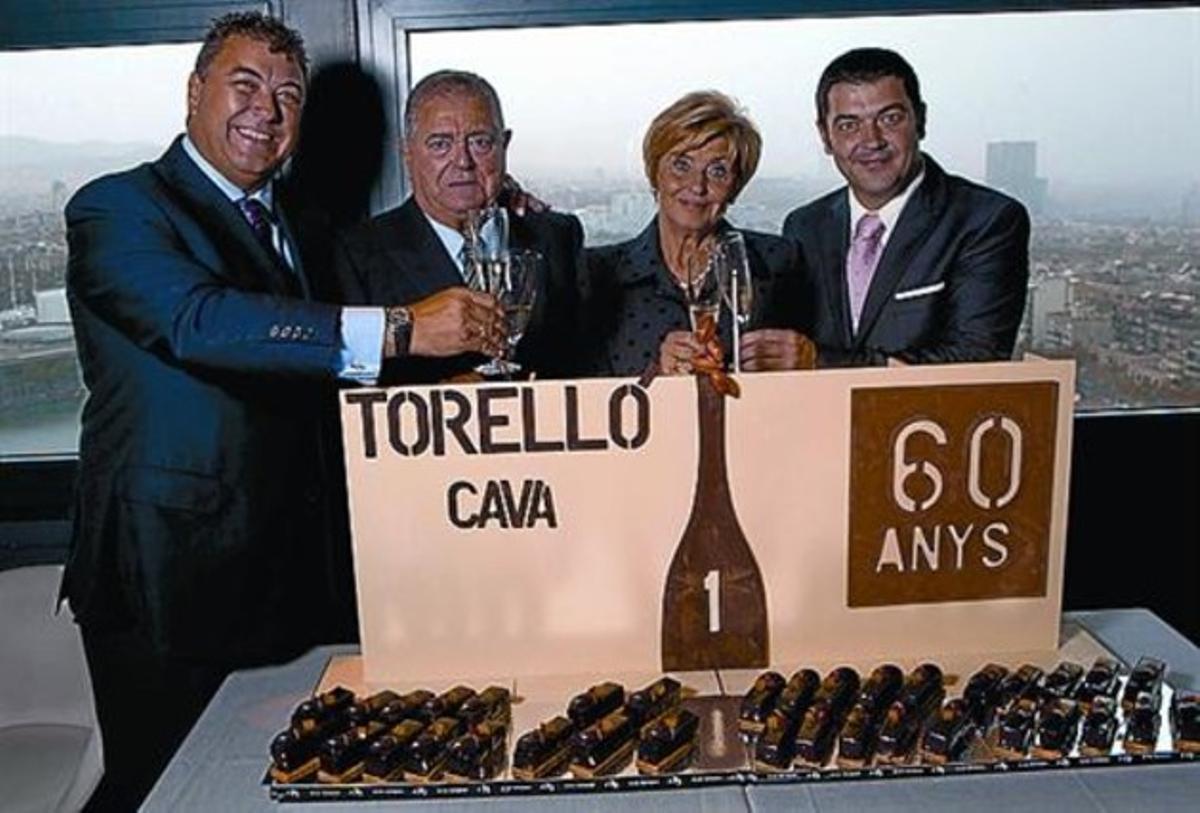 Torelló brinda por los 60 años elaborando cava propio