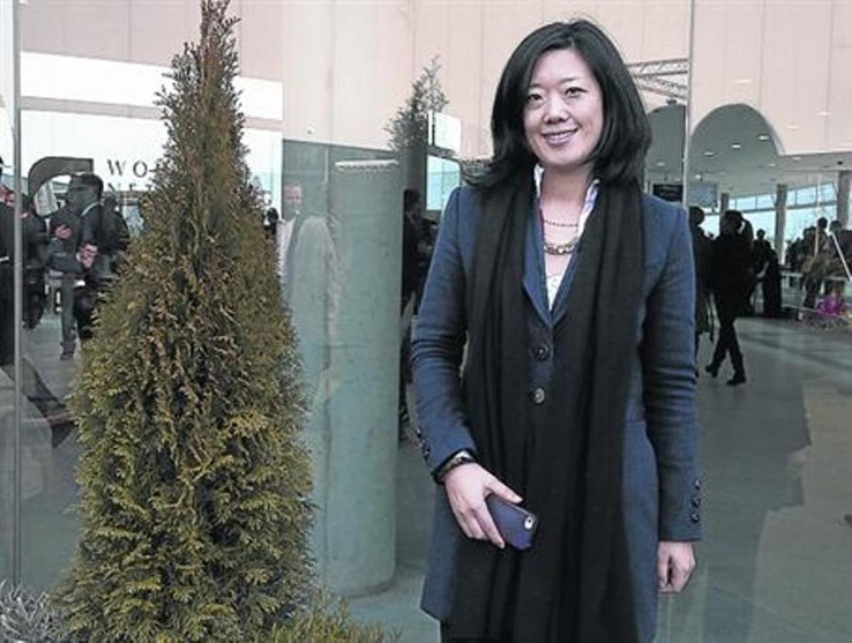 Sunny Kin: «WhatsApp solo es un chat, Line es una plataforma»