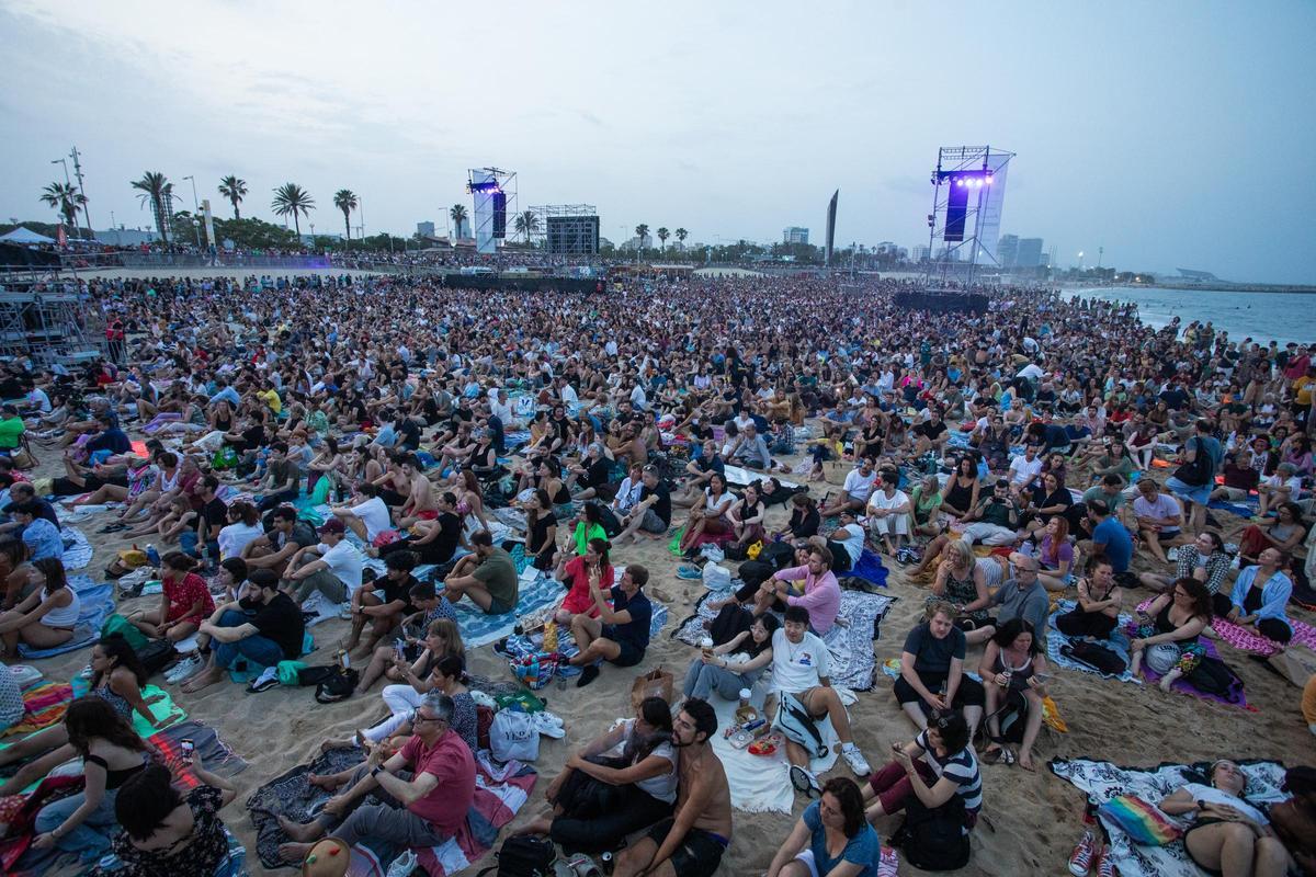 Concierto de la OBC en la playa de Bogatell | FOTOS