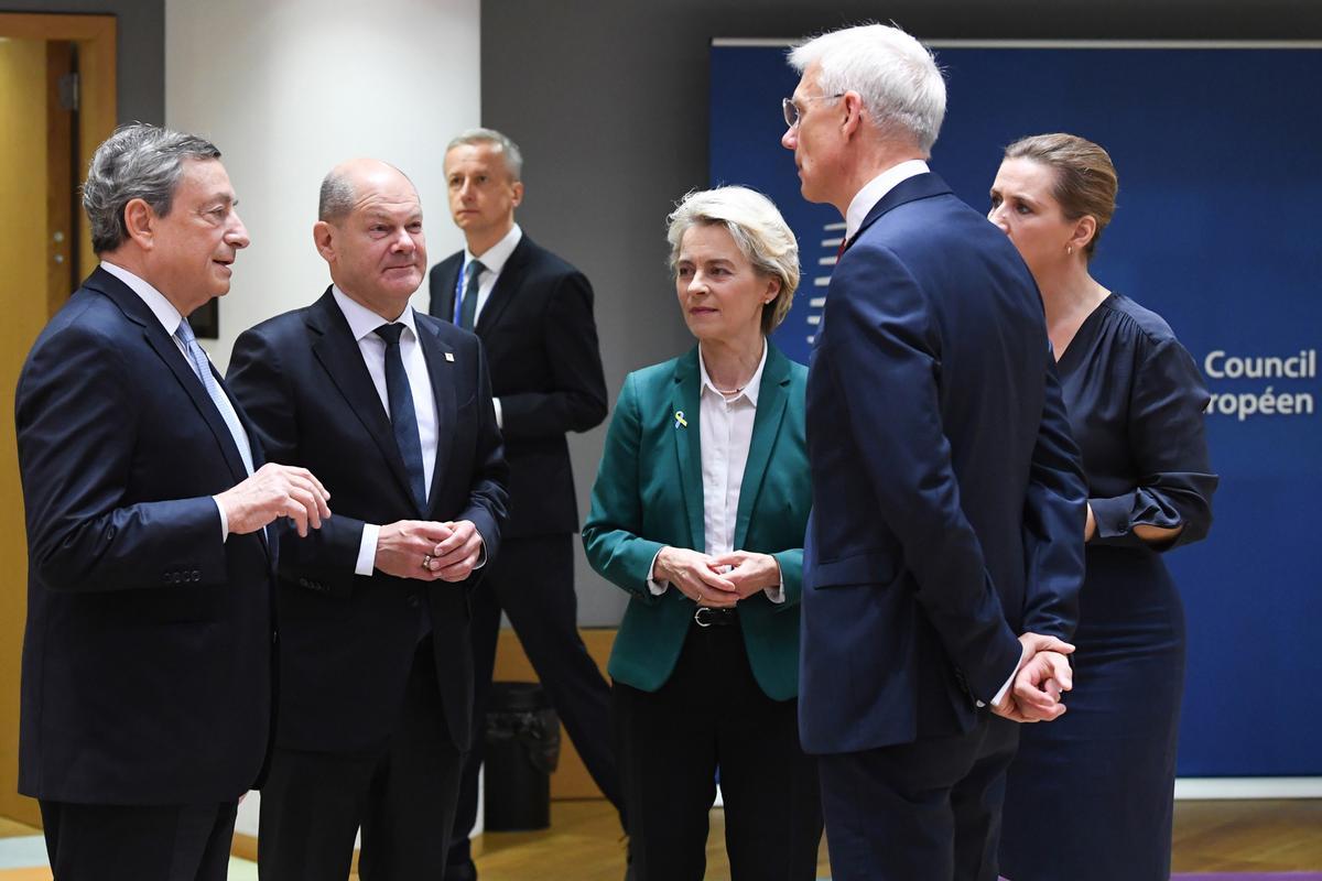 La UE estudia vías para dar 1.500 millones al mes a Ucrania para su ...