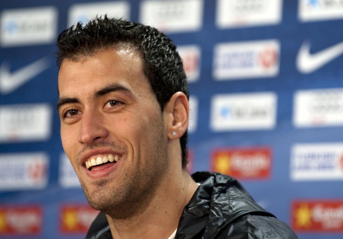 Sergio Busquets firma con el Barça su renovación hasta el 2015