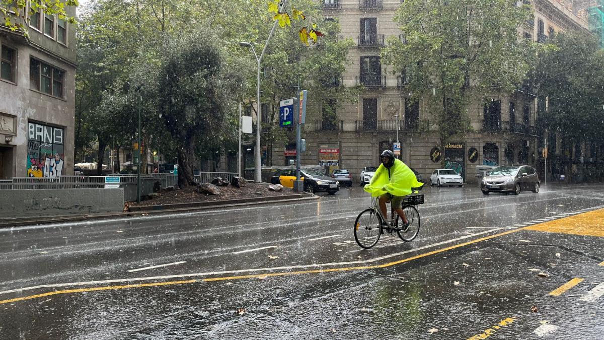 VÍDEO: Tarde de granizo y tormentas en el área metropolitana de Barcelona