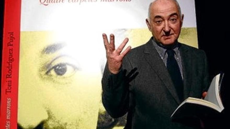 Toni Rodríguez homenajea a la transición en su debut novelesco