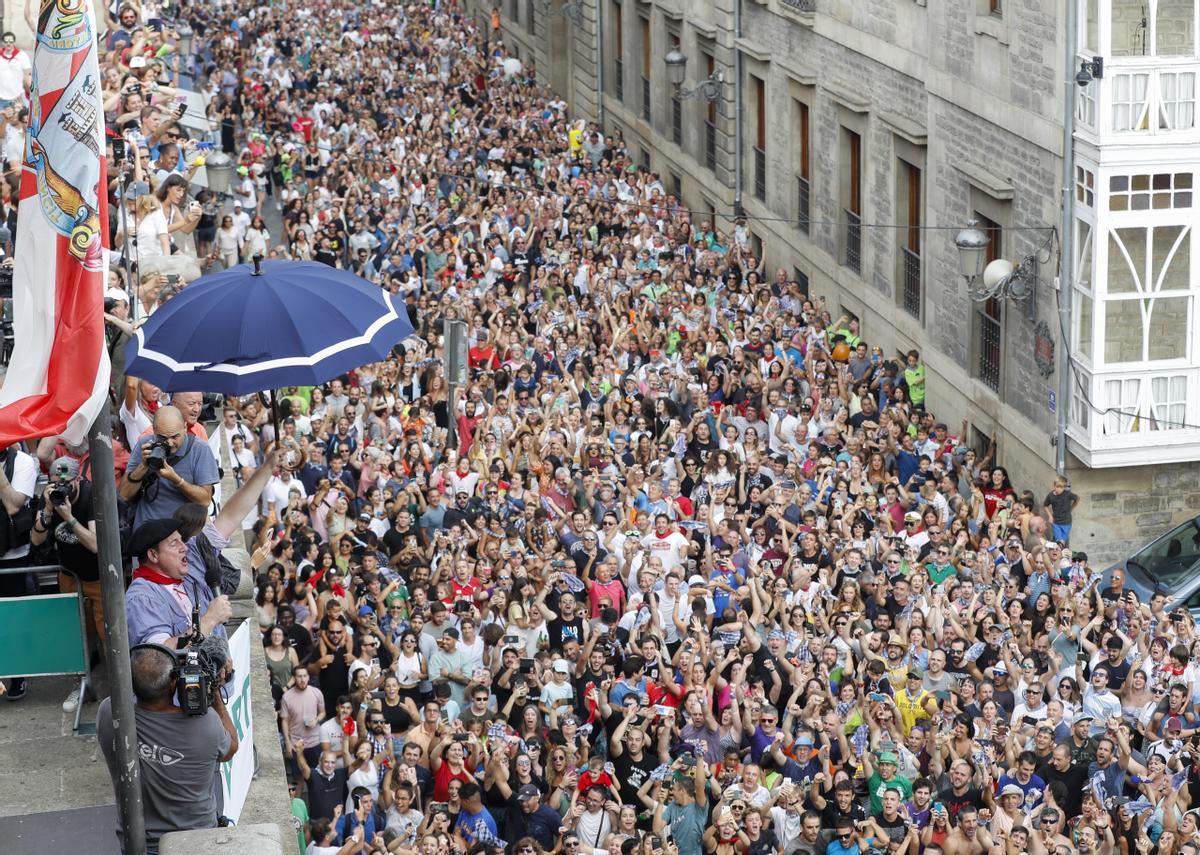 La bajada de Celedón da inicio a las fiestas de Vitoria | FOTOS