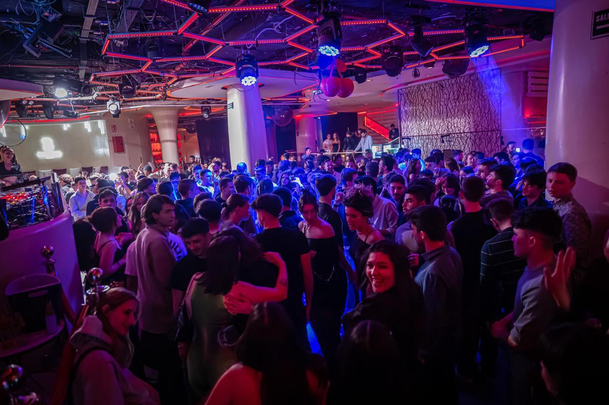 Mariscadas, copas y discoteca: el MWC anima la noche de Barcelona | FOTOS