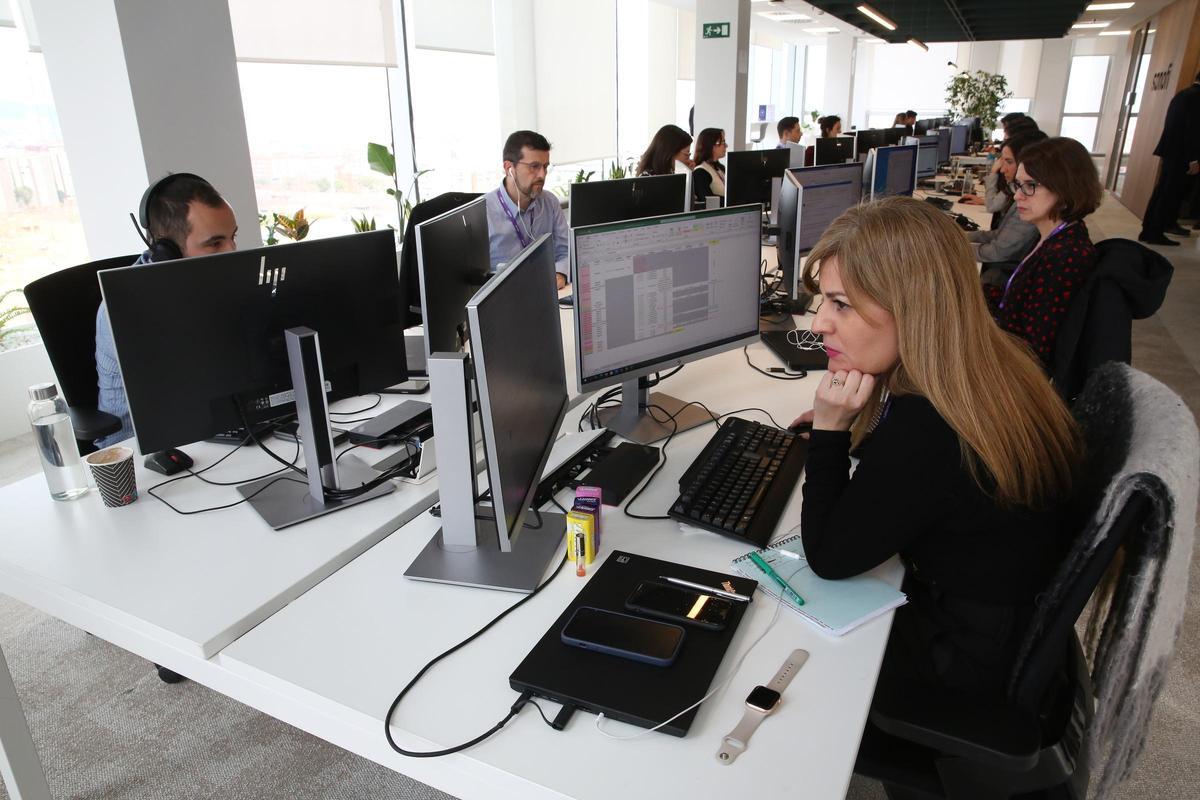Catalunya vuelve a superar los 3,7 millones de ocupados pese a una ...