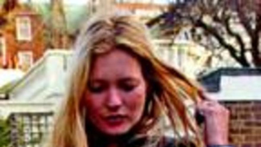 KATE MOSS NIEGA QUE PADEZCA ANOREXIA
