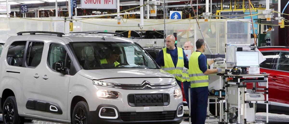 Stellantis lanza una “estrategia ofensiva” en furgonetas y destaca el ...