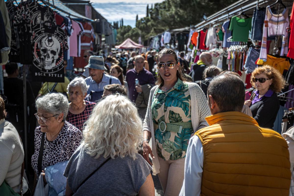 El mercadillo de la Zona Franca estrena ubicación temporal