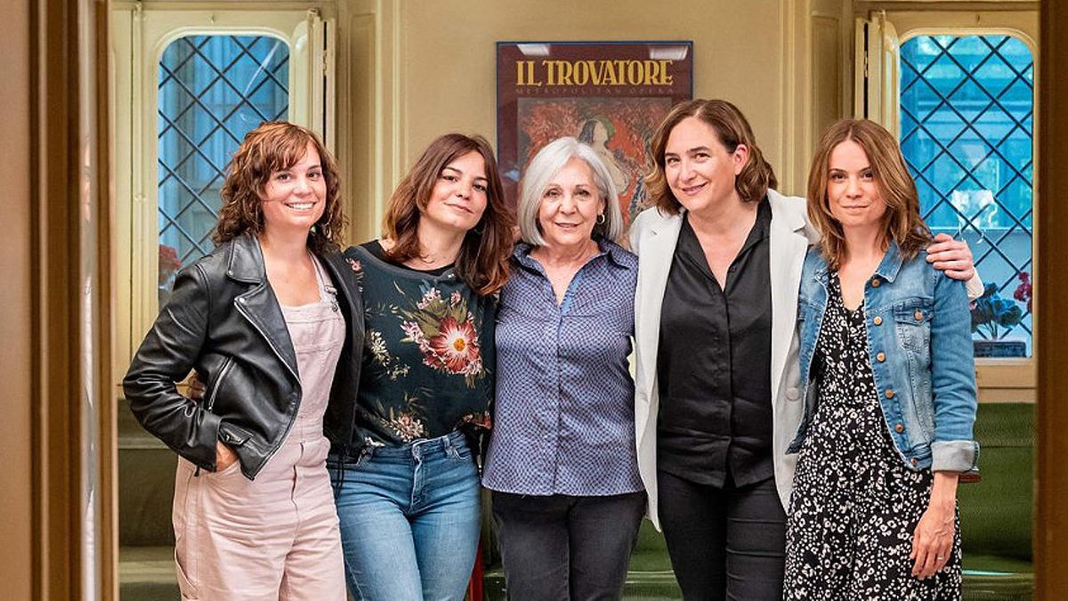 Ada y sus hermanas: la entrevista más personal de Colau (con sorpresa ...