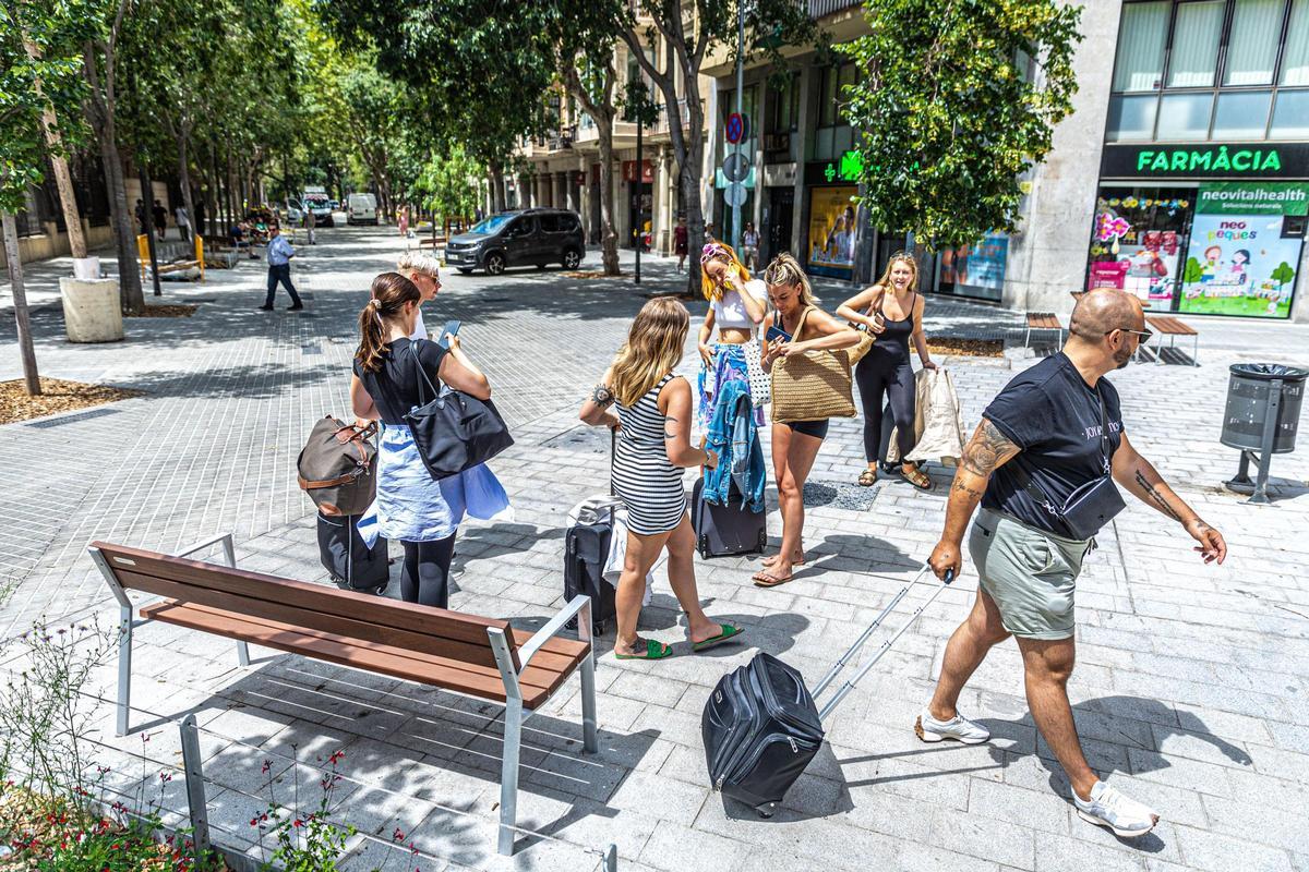 Escenas inesperadas de la Superilla del Eixample | FOTOS