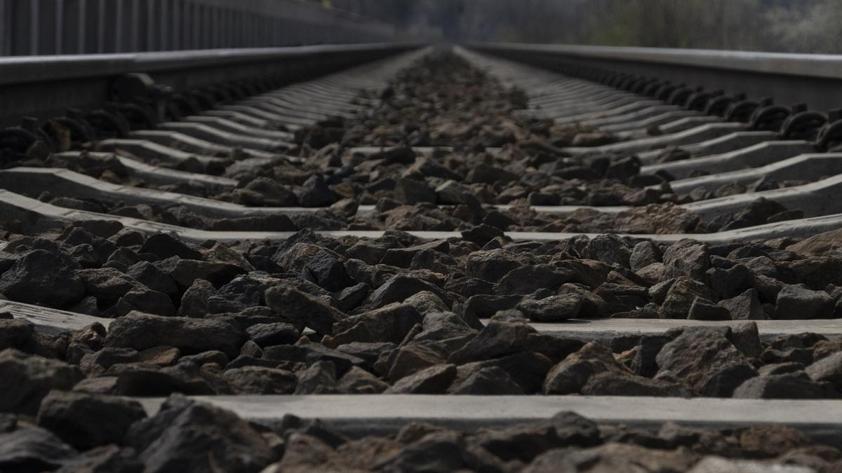 TREN | Para esto sirven las piedrecitas sobre las que se construyen las vías del tren