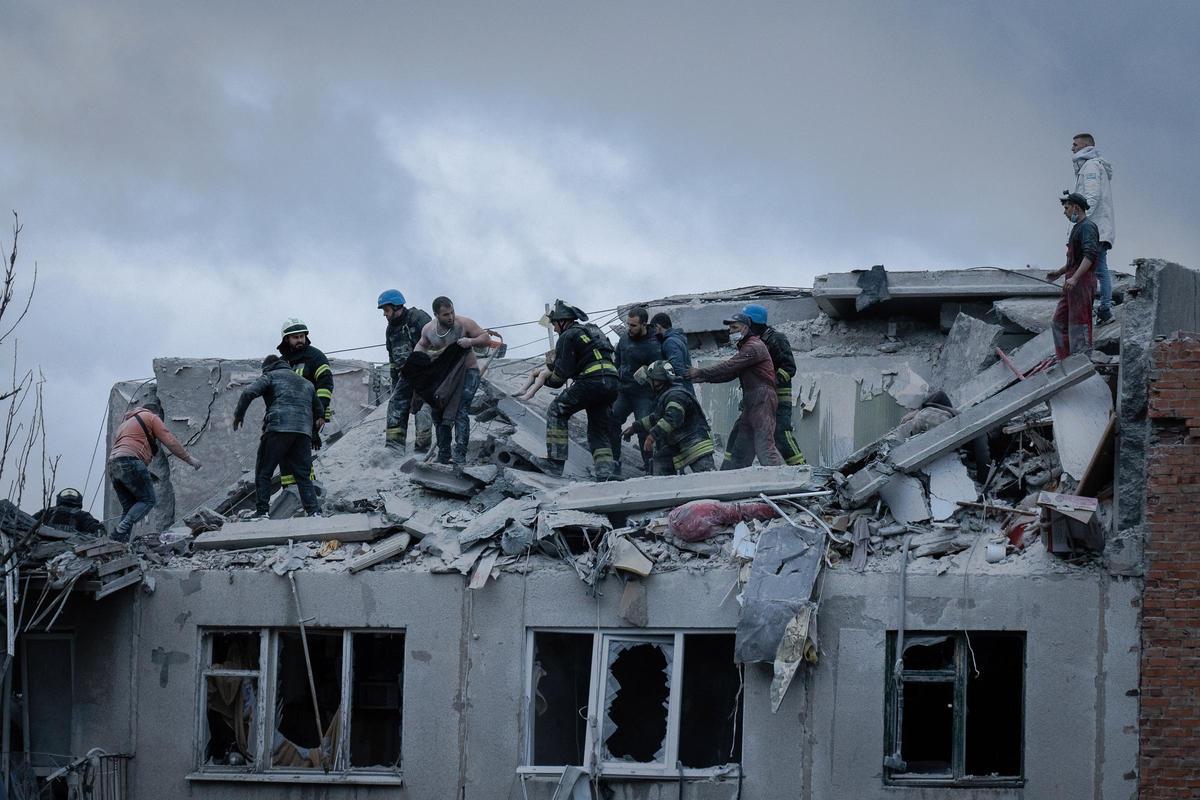 Un bombardeo ruso deja once muertos en una ciudad del este de Ucrania