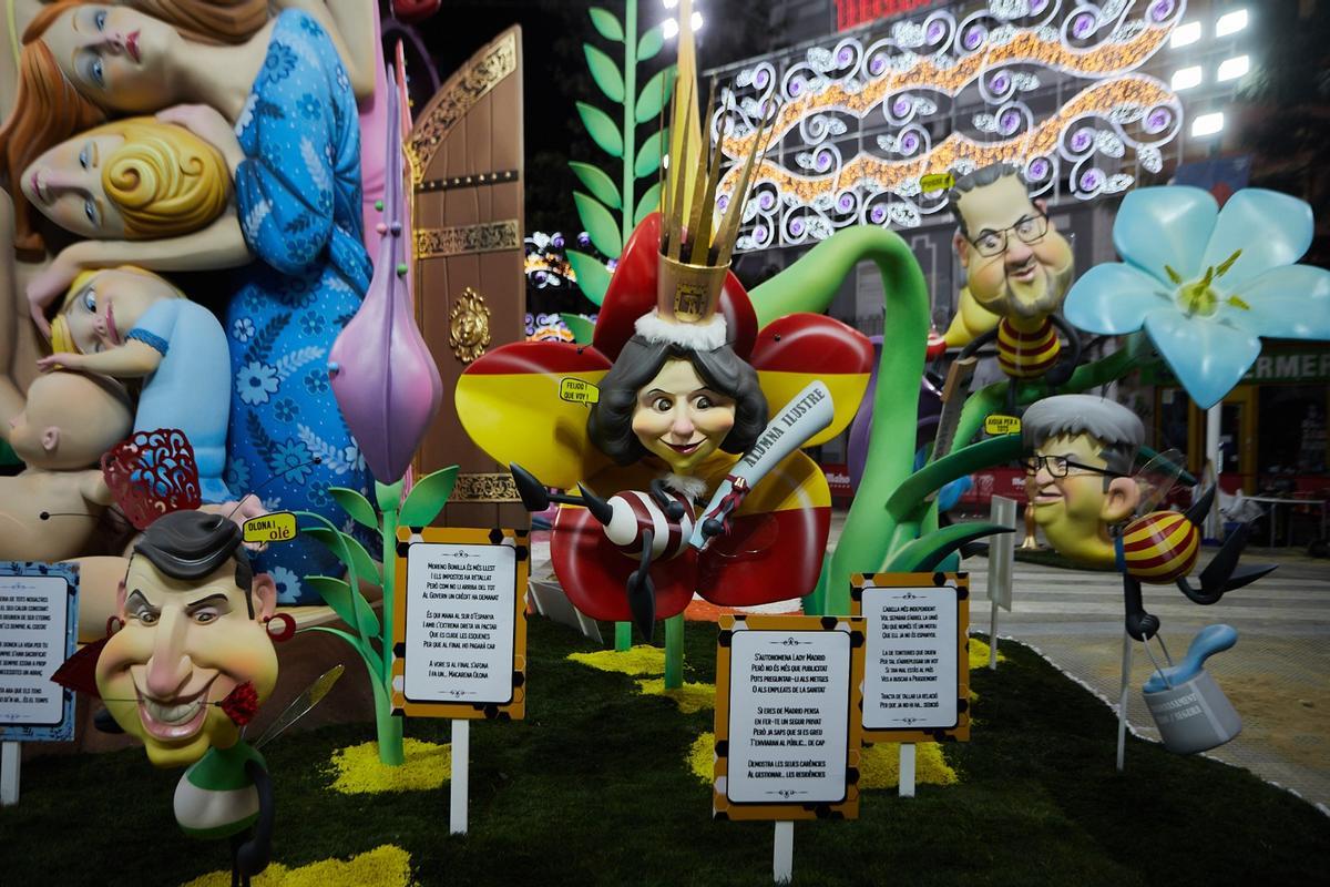 Selección de 'ninots' de la sección especial de las Fallas de Valencia ...