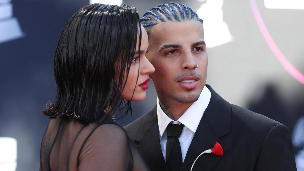 Rosalía anuncia tres temas con su pareja, Rauw Alejandro, para el 24 de marzo