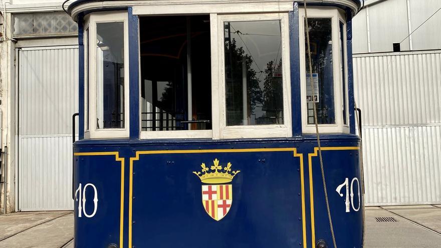El tramvia Blau vuelve a ver la luz del sol
