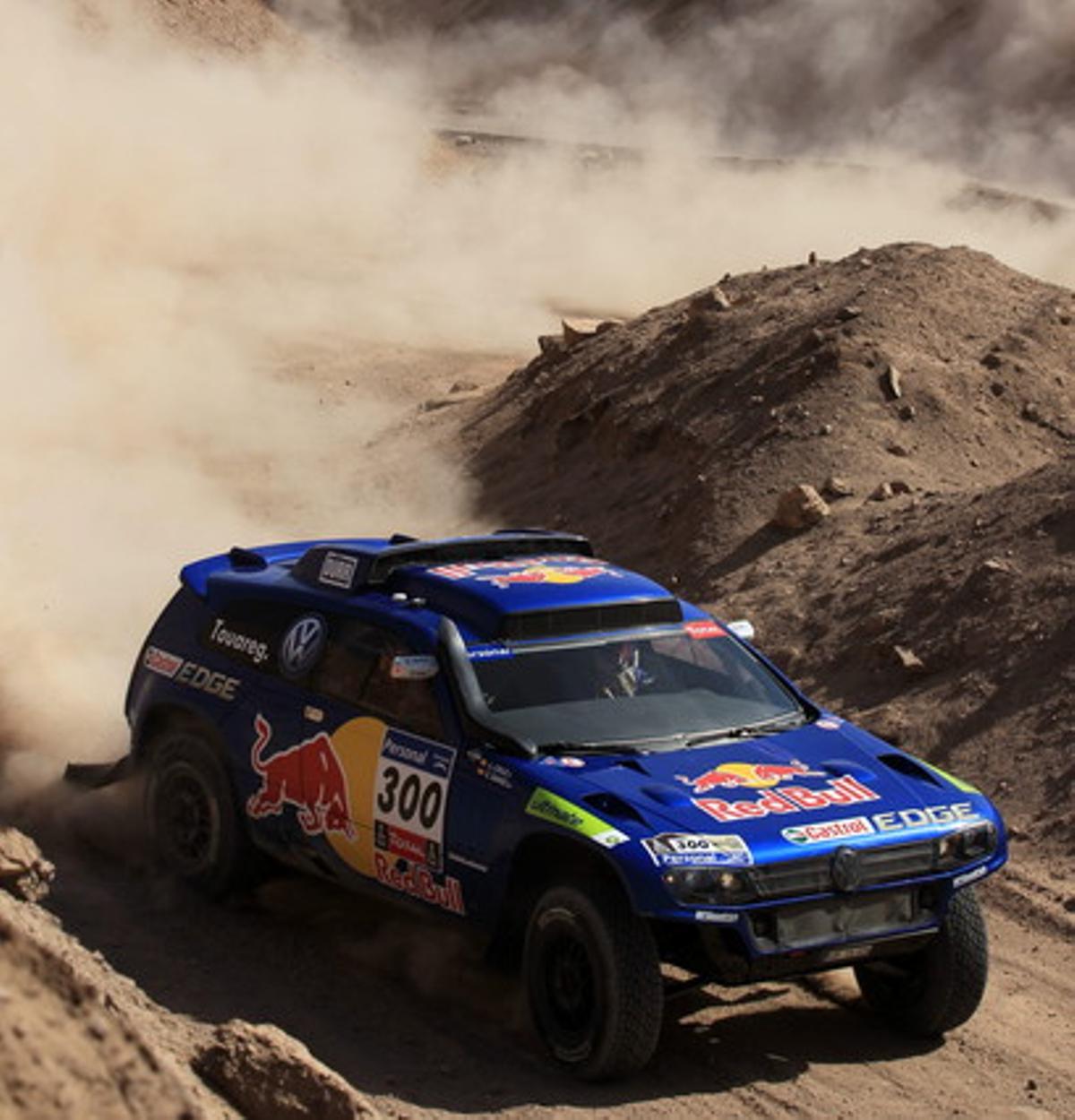 Sainz gana la sexta etapa del Dakar y sigue firme como líder en coches